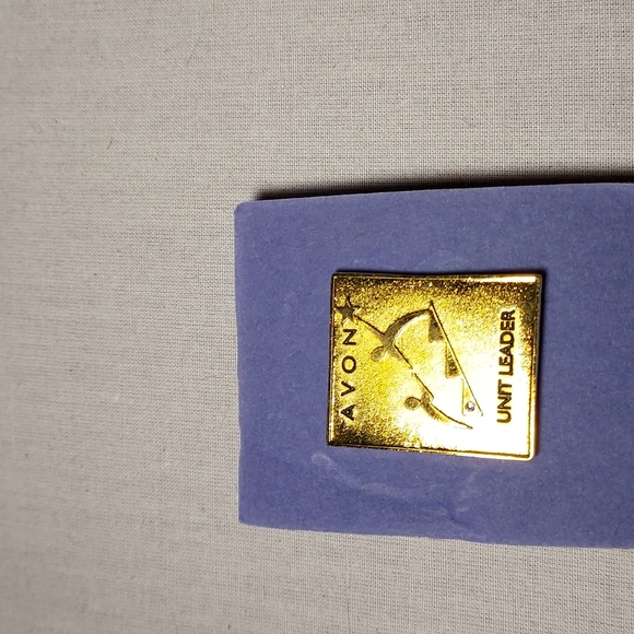 Avon Unit Leader Award Pin | Jewelry | Avon Vintage Unit Leader Award ...